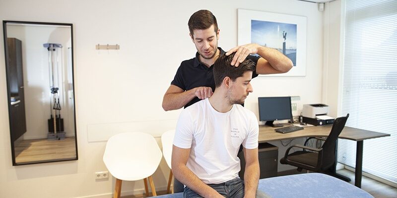 Nekpijn tijdens het autorijden? 3 handige tips | Fysio Dubbeldam